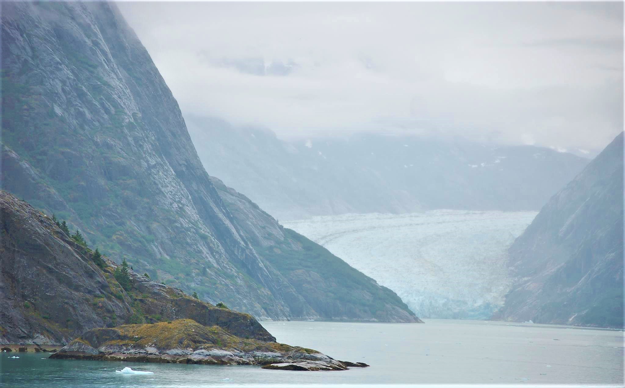 Sailing Through the Endicott Arm to the Dawes Glacier - 5 Suitcases