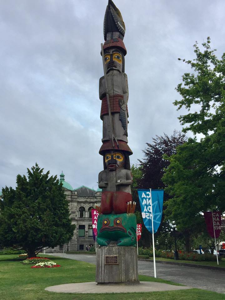 A Carriage Ride Through Beautiful Victoria, British Columbia - 5 Suitcases